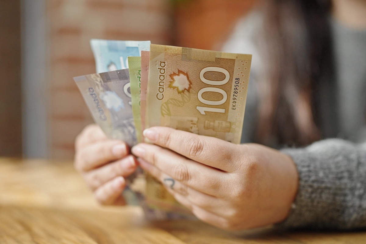 How Much Do Immigrants Really Earn In Canada? New Tool Reveals All!